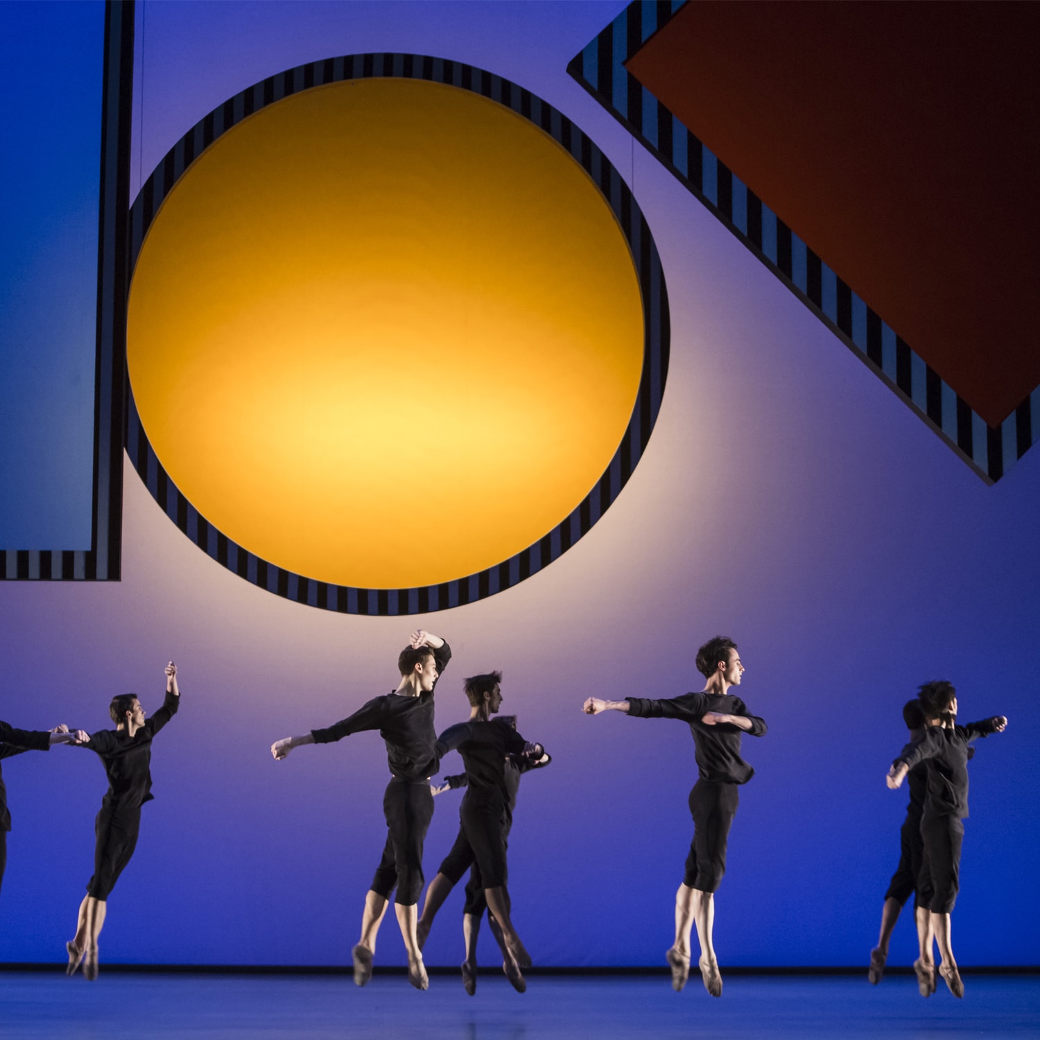« Aux Beaux Carrés : travaux in situ » par Daniel Buren | Le Bon Marché